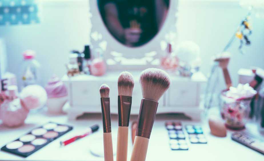 What You Need For a Makeup Corner On a Budget