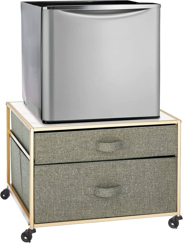 10 Ways to Organize Your Food in a Dorm Room Mini Fridge