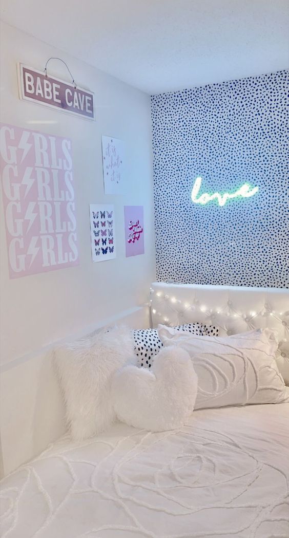 25 Dorm Room Ideas to Copy in 2026: Deck Out Your Space Like a Boss!