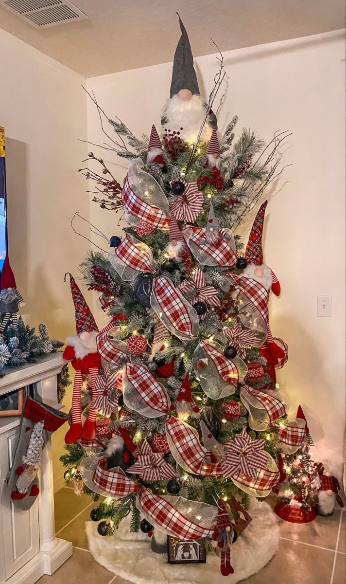 31 Christmas Tree Decorating Ideas in 2025: Nailing the Festive Fiasco