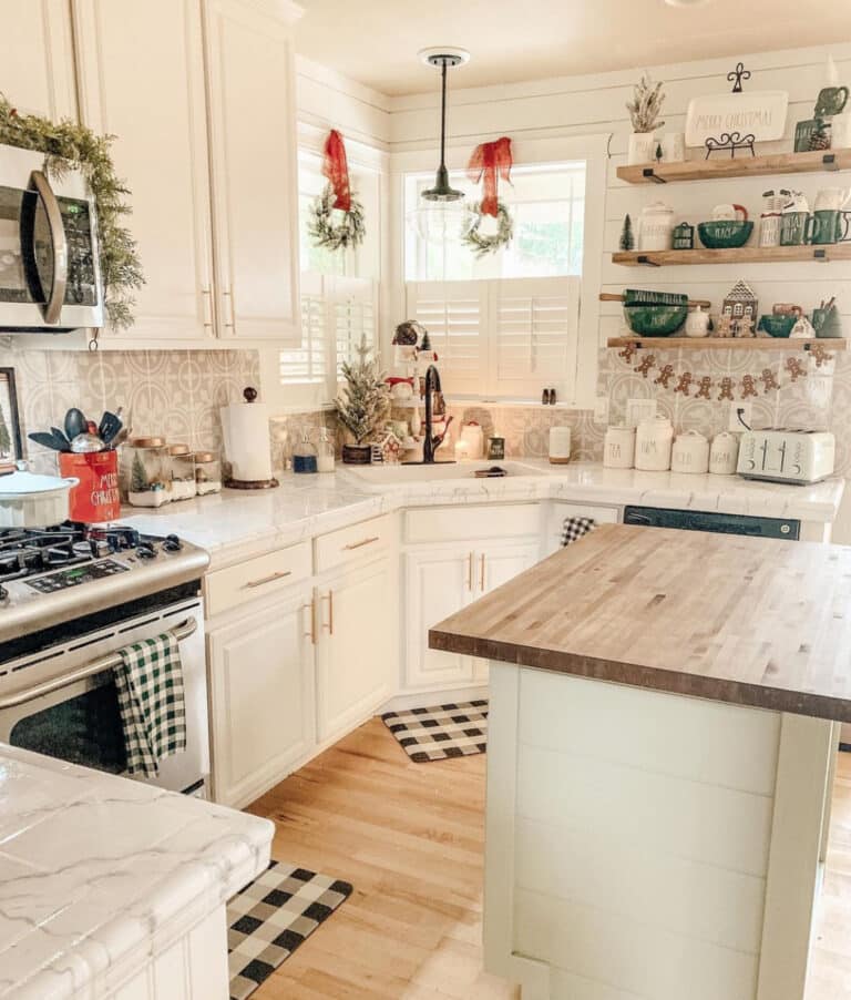 25+ Christmas Kitchen Decor Ideas That'll Make Santa Jealous