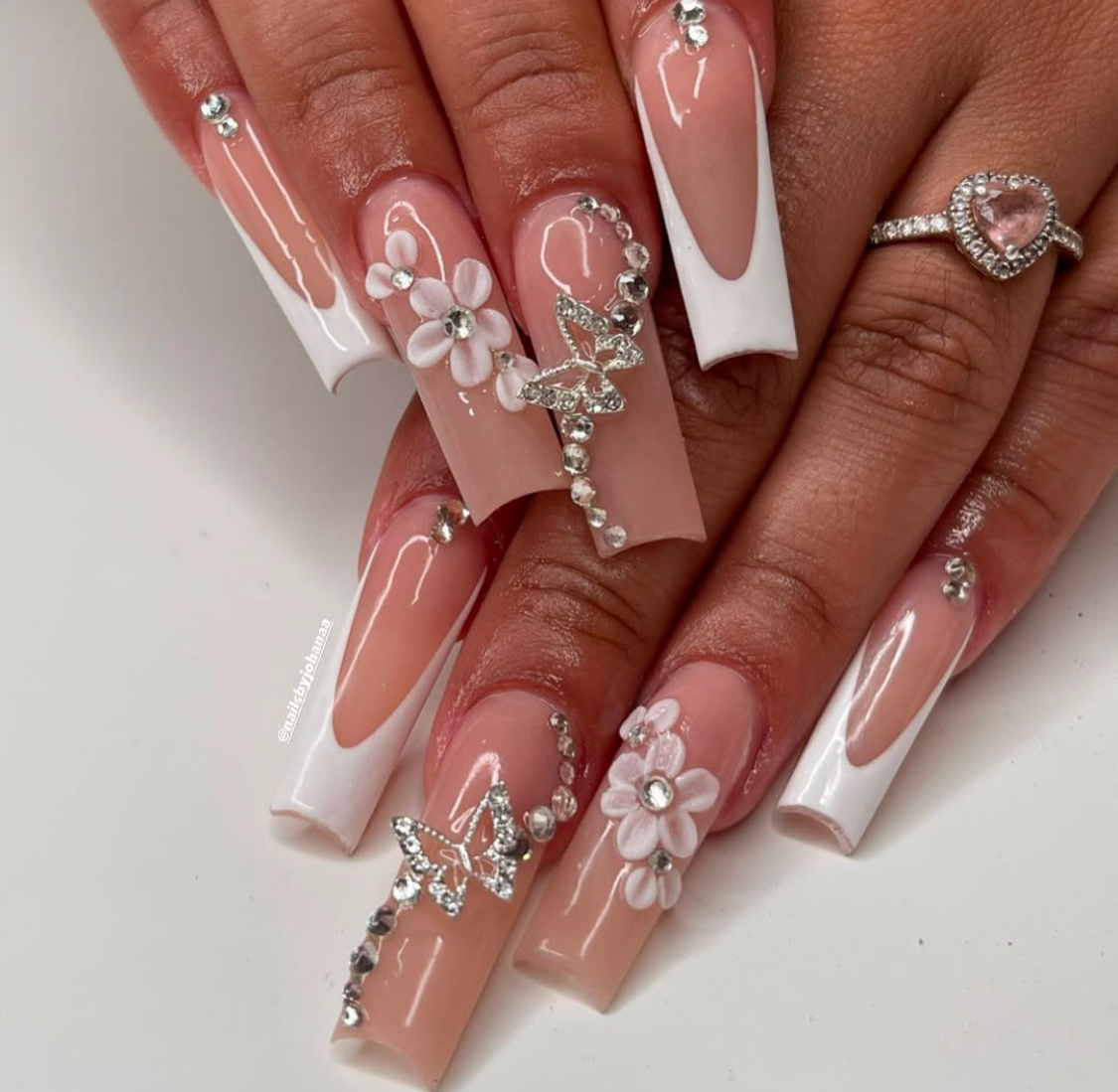 28 Graduation Nail Ideas to Celebrate Your Big Day