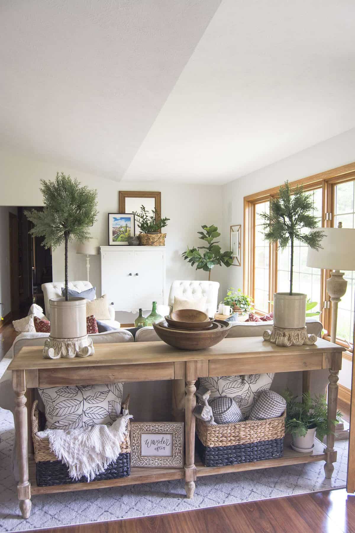 20+ Sofa Table Decor Ideas to Spruce Up Your Space with Style