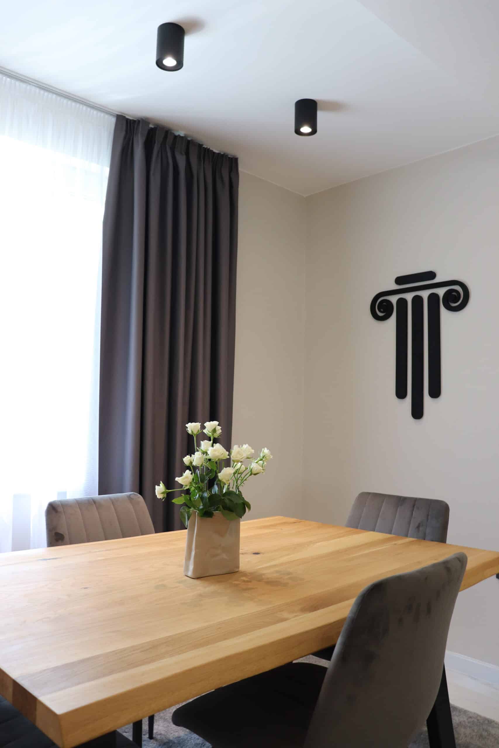 Simple Ways to Decorate Using Just Three Colors