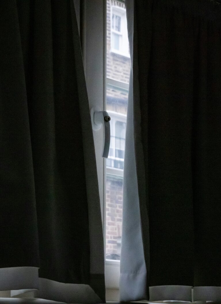 How to Blackout Windows? 6 Easy Methods