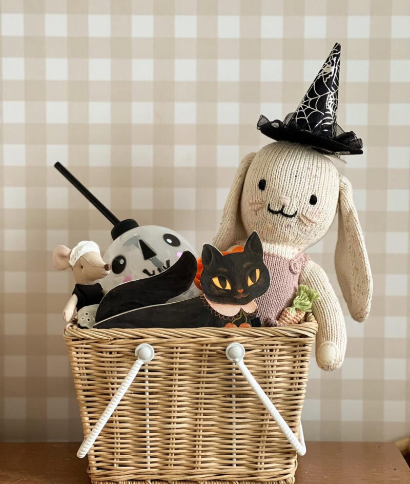 24 Cute Boo Basket Ideas To Delight Everyone On Your List This Halloween