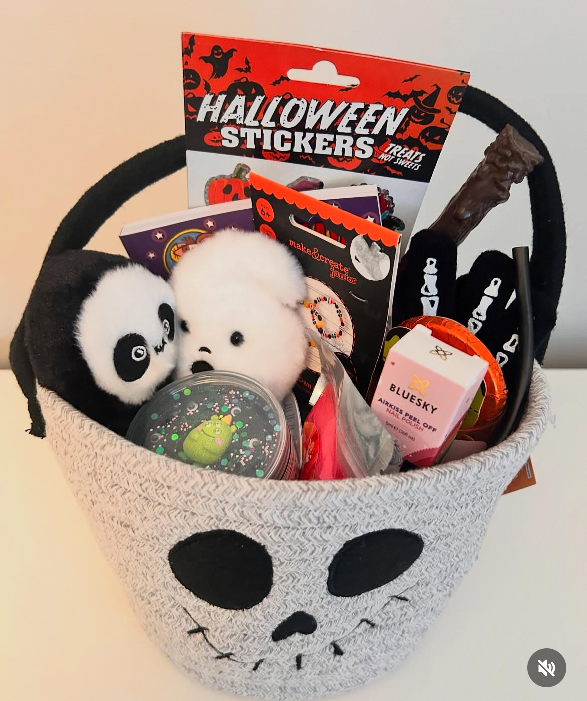 24 Cute Boo Basket Ideas To Delight Everyone On Your List This Halloween