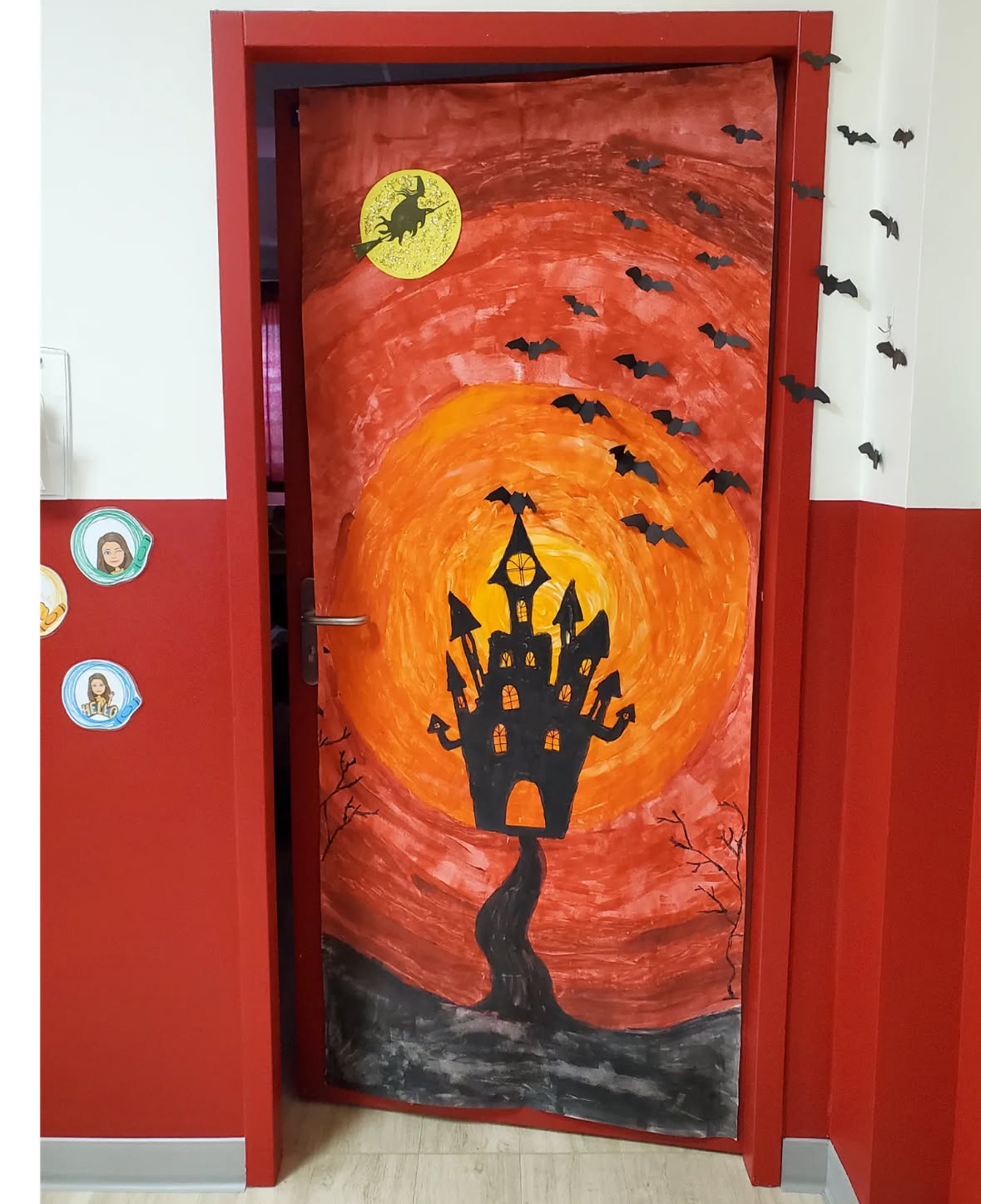 20+ Halloween Door Decor Ideas That Turn Your Entry Into October Theater