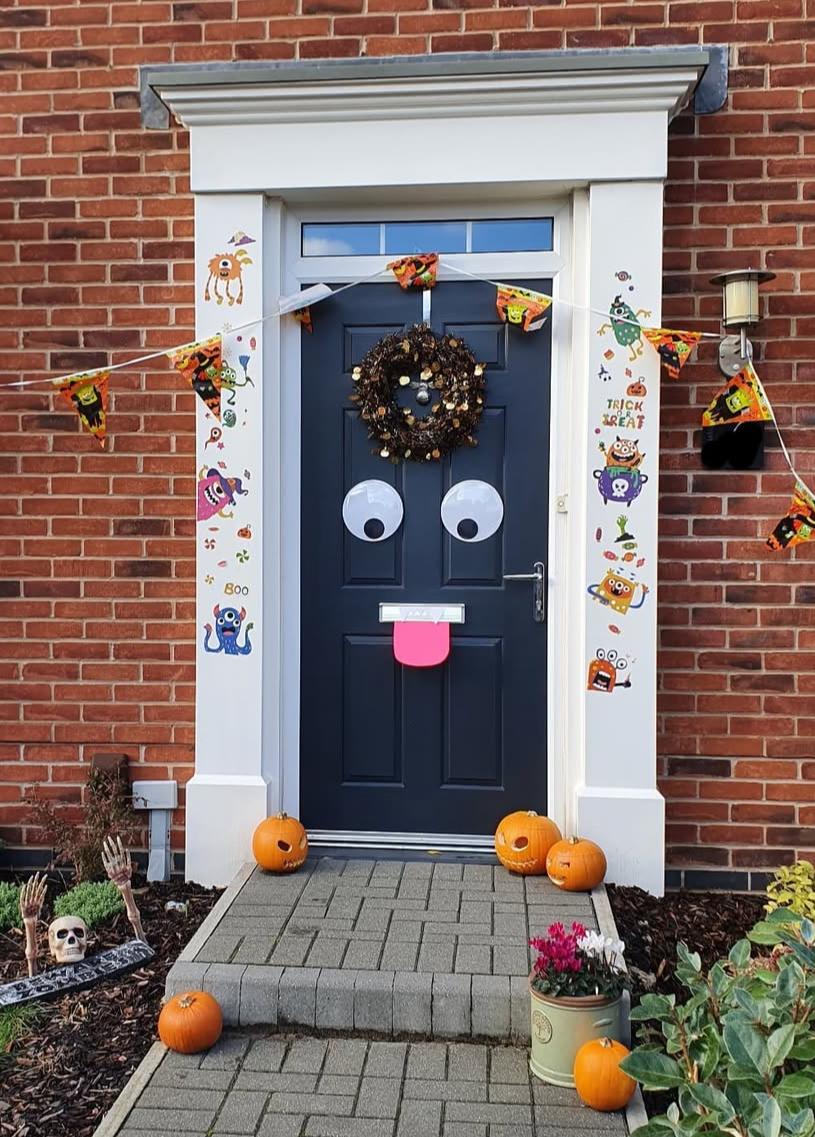 20+ Halloween Door Decor Ideas That Turn Your Entry Into October Theater