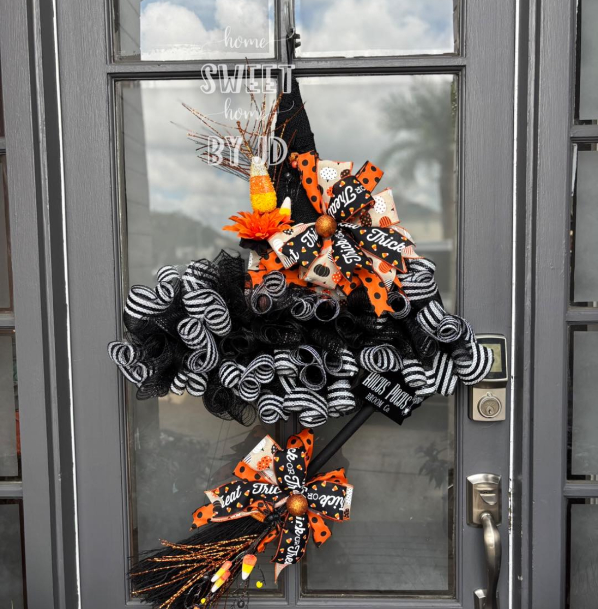 20+ Halloween Door Decor Ideas That Turn Your Entry Into October Theater