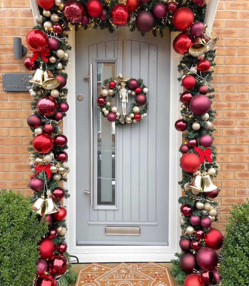 23 Christmas Door Decor Ideas That Make Your Entry Instantly Merry