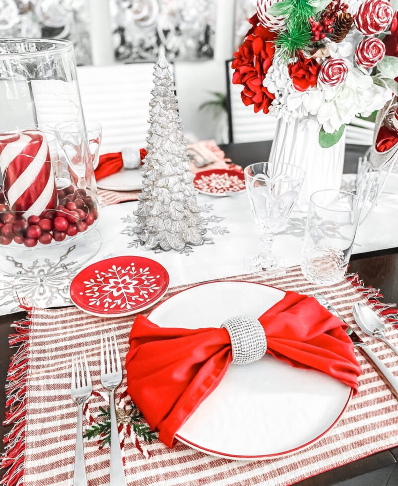 27 Family-friendly Christmas tablescape ideas (fast, festive, doable)