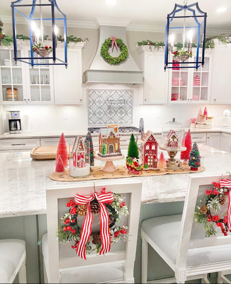 Gingerbread, Greens & Glow: 27 Christmas Decoration Ideas for Kitchen ...