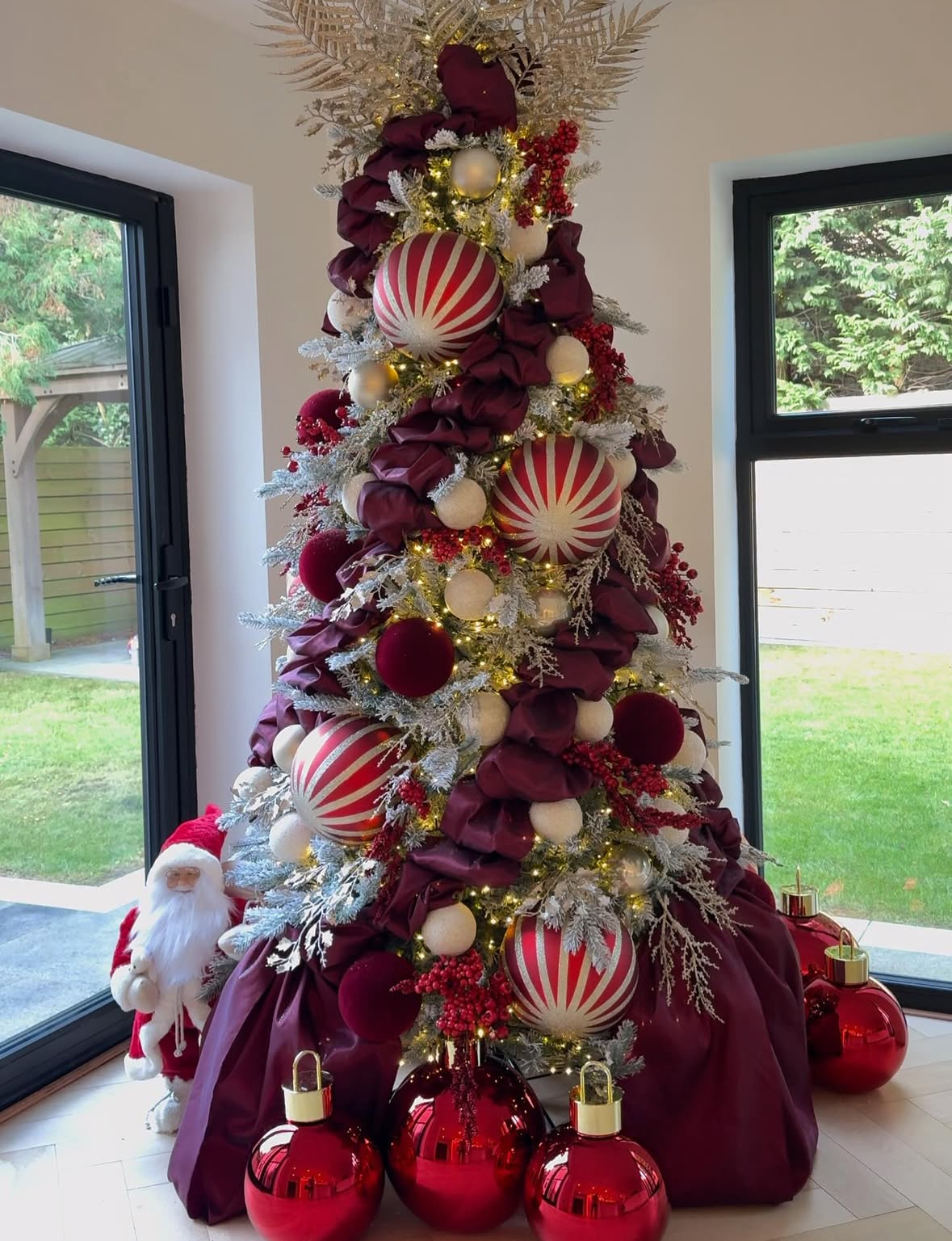 Burgundy Christmas Tree Ideas for a Luxe Holiday