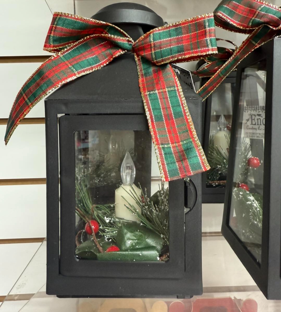 Bright Nights: 25 Christmas Lantern Ideas That Wow