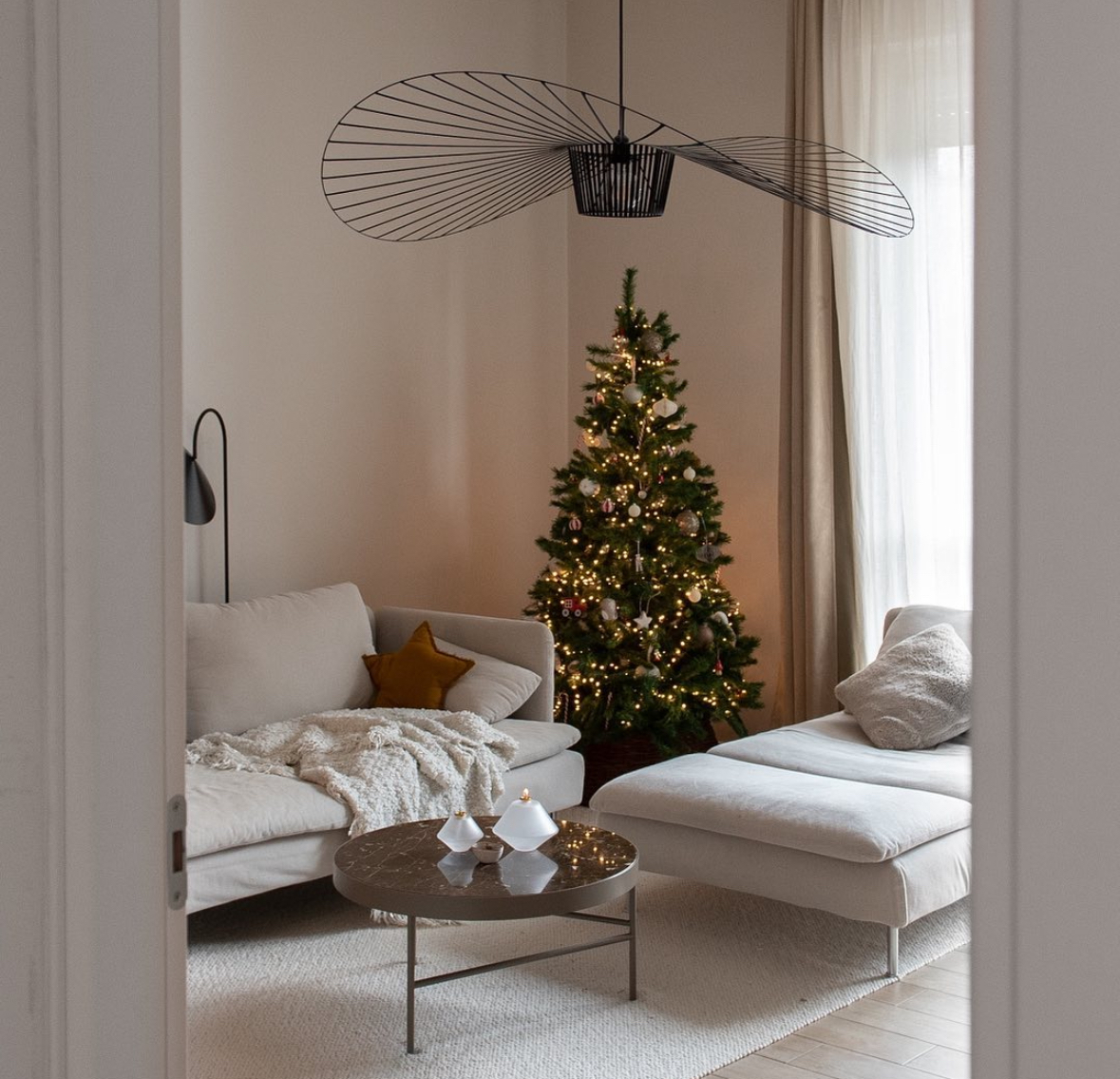 20 Minimalist Christmas Decor Ideas You Can Actually Do