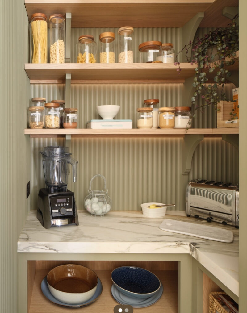 So You Want A Walk In Pantry? Here Are 24 Pretty Practical Versions To Copy