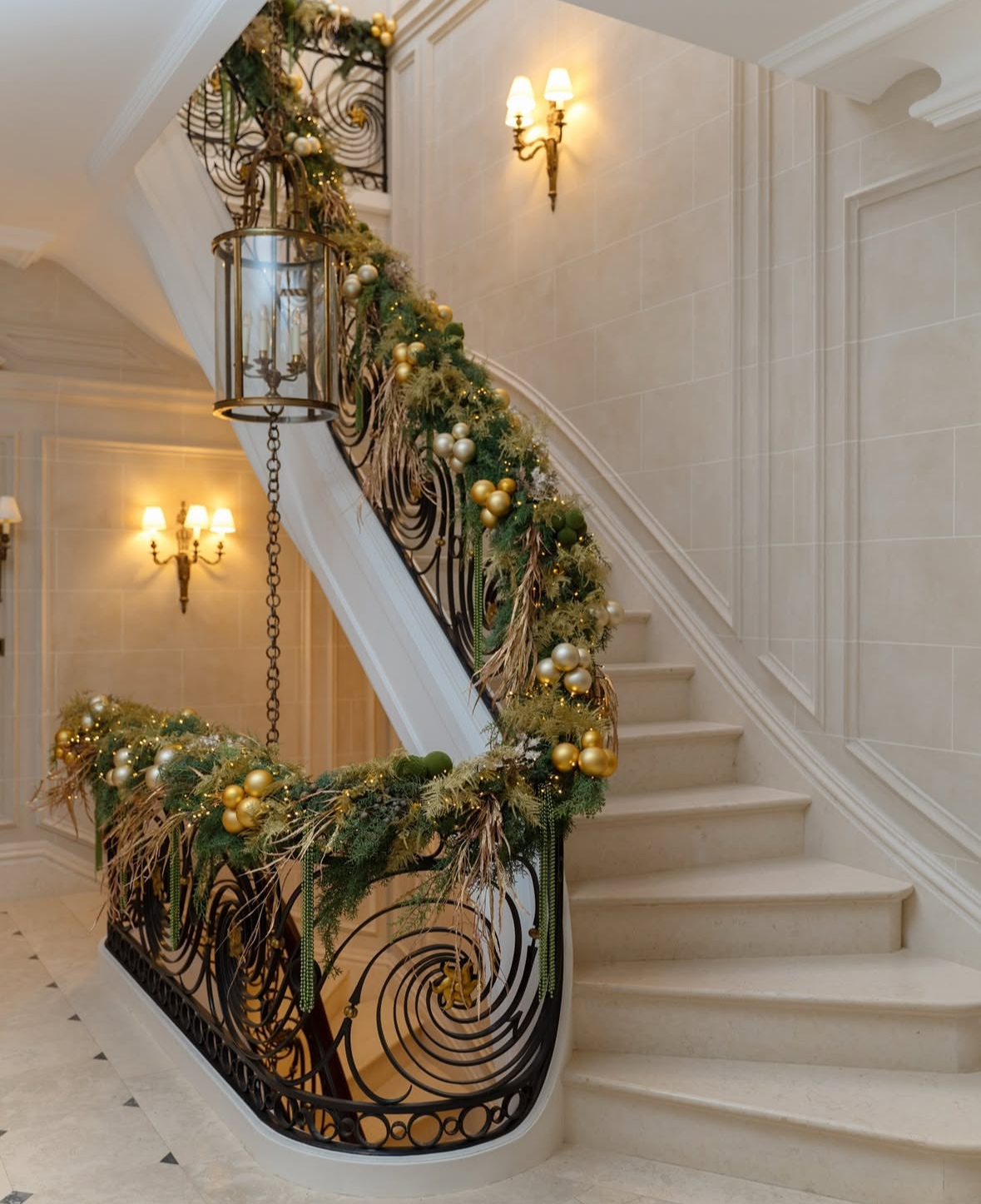 How to Decorate Stairs for Christmas: 28 Easy, Stylish Banister Tips