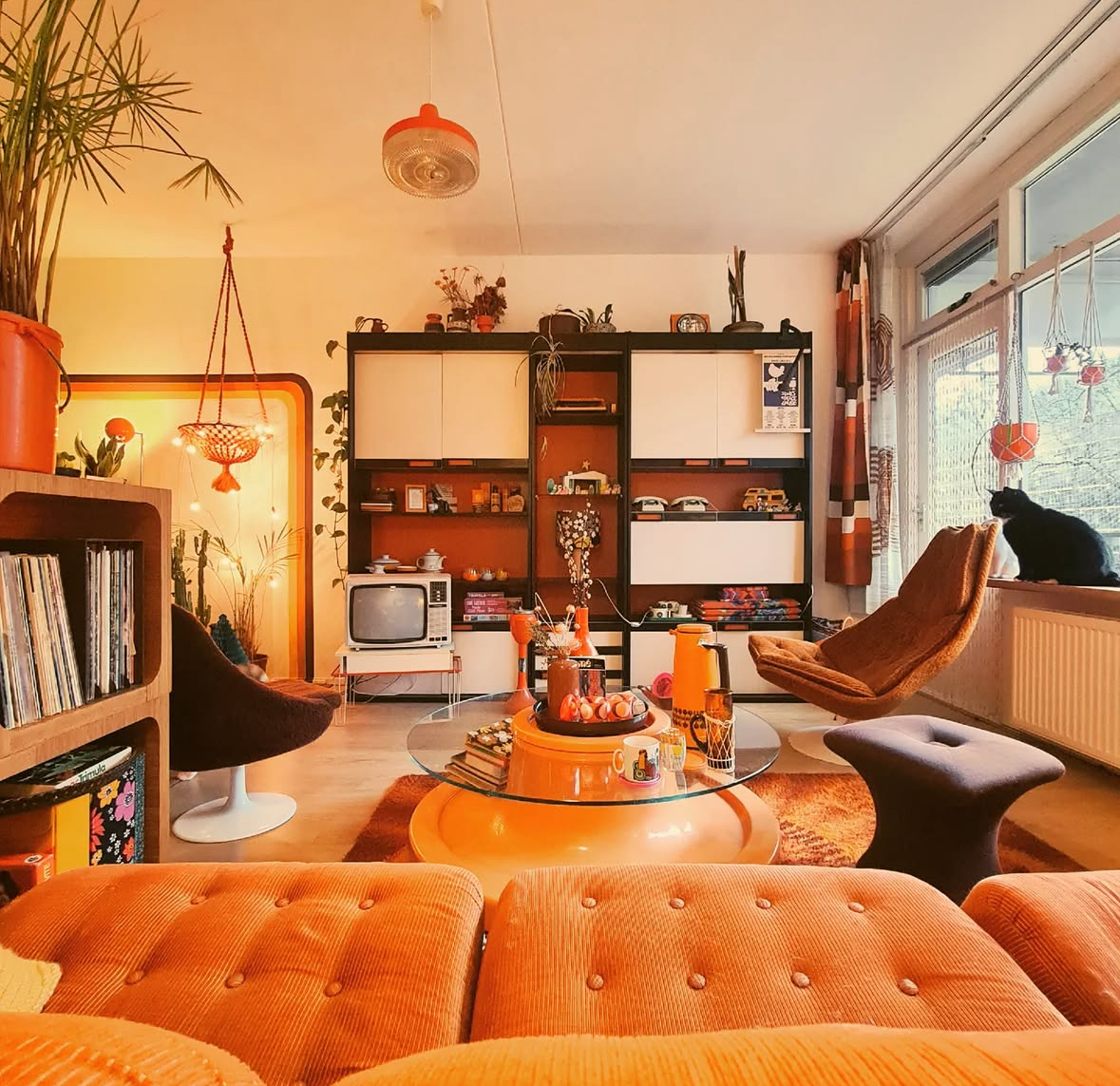 23 Rooms That Prove 70s Living Room Decor Is Weirdly Perfect for Right Now